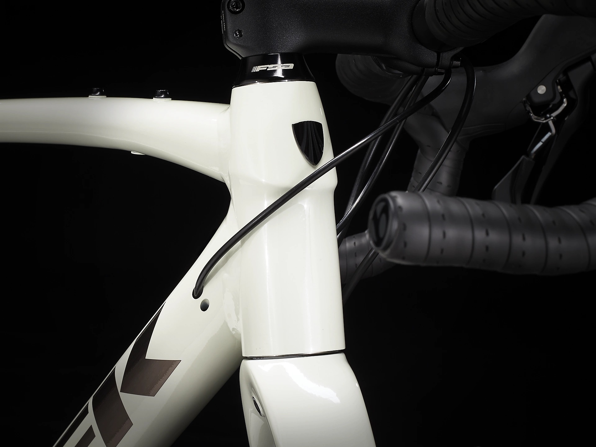 2023 Trek Checkpoint ALR 5 700c Gravel Bike White/Black